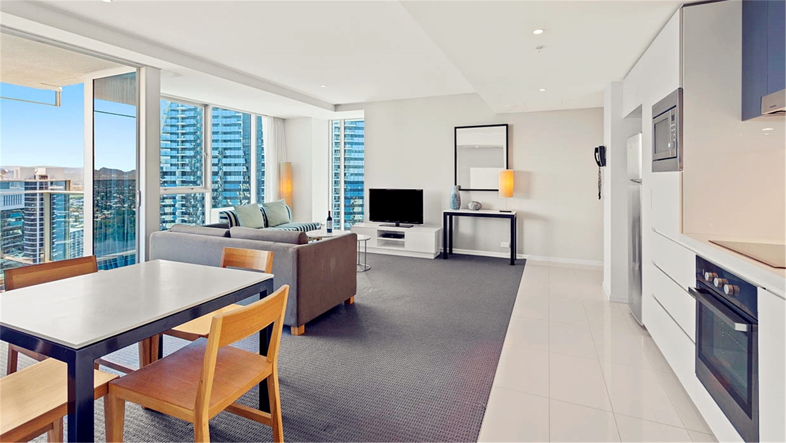 H Residences Boulevard - Surfers Paradise Accomodation